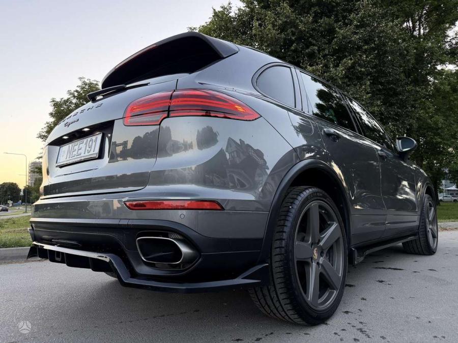 Pelēks Porsche Cayenne 2016 Kauņa, ar dzinēja tilpumu 3.60 L un nobraukumu 157 tūkst. km par 24000 €, foto 26 vietnē AUTOMOTO.COM.LV