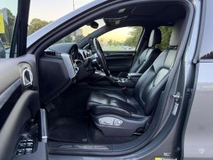 Pelēks Porsche Cayenne 2016 Kauņa, ar dzinēja tilpumu 3.60 L un nobraukumu 157 tūkst. km par 24000 €, foto 27 vietnē AUTOMOTO.COM.LV