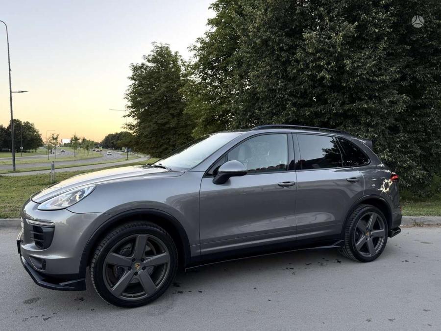 Pelēks Porsche Cayenne 2016 Kauņa, ar dzinēja tilpumu 3.60 L un nobraukumu 157 tūkst. km par 24000 €, foto 33 vietnē AUTOMOTO.COM.LV