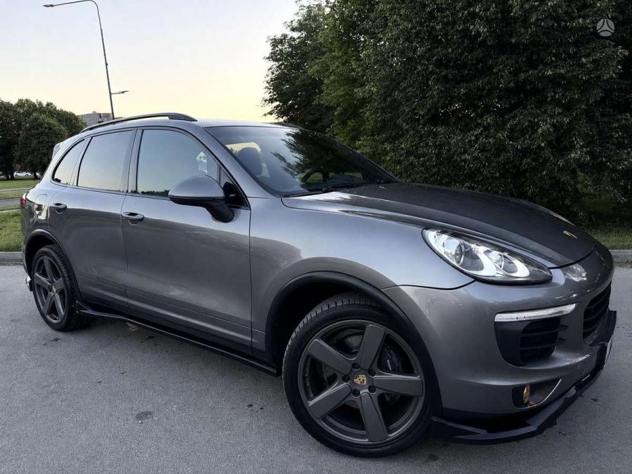 Pelēks Porsche Cayenne 2016 Kauņa, ar dzinēja tilpumu 3.60 L un nobraukumu 157 tūkst. km par 24000 €, foto 34 vietnē AUTOMOTO.COM.LV