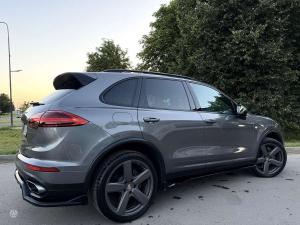 Pelēks Porsche Cayenne 2016 Kauņa, ar dzinēja tilpumu 3.60 L un nobraukumu 157 tūkst. km par 24000 €, foto 36 vietnē AUTOMOTO.COM.LV