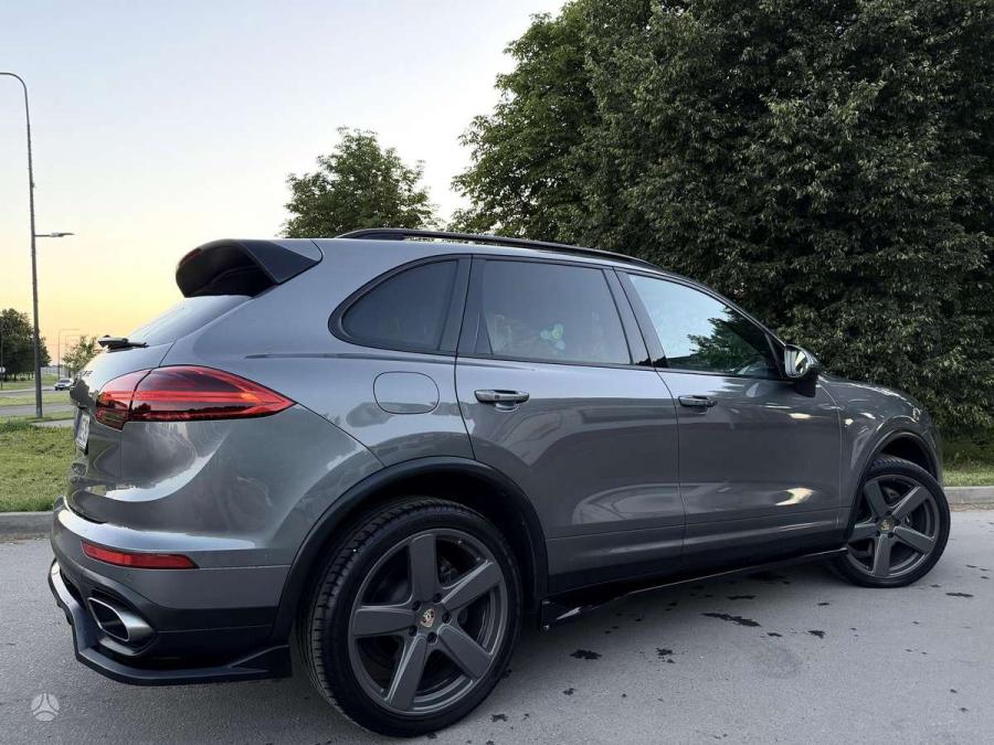 Pelēks Porsche Cayenne 2016 Kauņa, ar dzinēja tilpumu 3.60 L un nobraukumu 157 tūkst. km par 24000 €, foto 36 vietnē AUTOMOTO.COM.LV