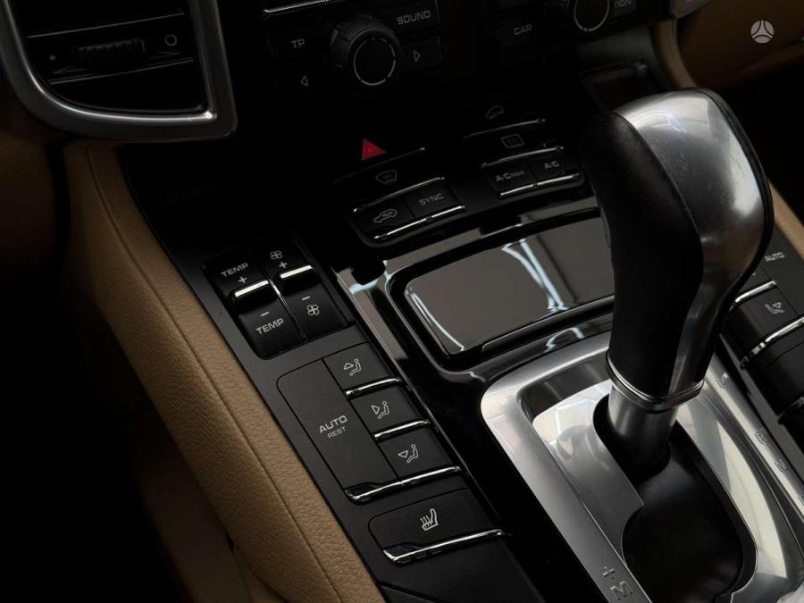 Grey Porsche Cayenne 2016 in Vilnius, with an engine capacity of 2.97 L and mileage of 166 thousand km for 19500 €, photo 22 on AUTOMOTO.COM.LV