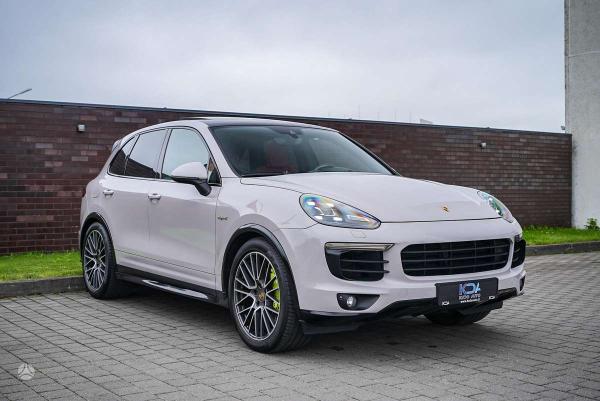 Grey Porsche Cayenne 2016 in Marijampole, with an engine capacity of 3.00 L and mileage of 163 thousand km for 27450 €, photo 1 on AUTOMOTO.COM.LV