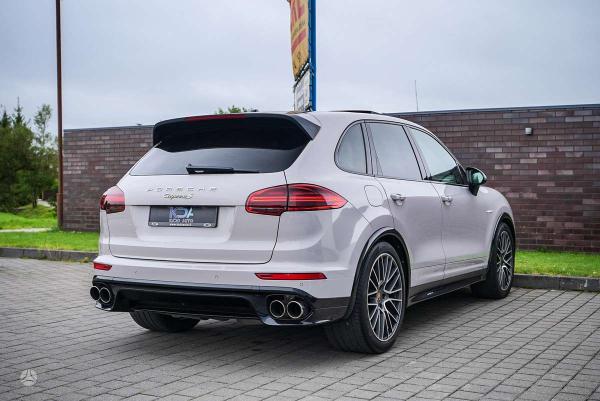 Grey Porsche Cayenne 2016 in Marijampole, with an engine capacity of 3.00 L and mileage of 163 thousand km for 27450 €, photo 10 on AUTOMOTO.COM.LV
