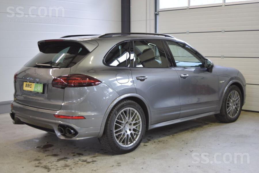 Pelēks Porsche Cayenne 2016 Rīga, ar dzinēja tilpumu 3.00 L un nobraukumu 109 tūkst. km par 39500 €, foto 3 vietnē AUTOMOTO.COM.LV