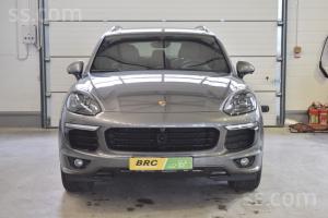 Pelēks Porsche Cayenne 2016 Rīga, ar dzinēja tilpumu 3.00 L un nobraukumu 109 tūkst. km par 39500 €, foto 4 vietnē AUTOMOTO.COM.LV