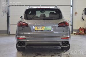 Pelēks Porsche Cayenne 2016 Rīga, ar dzinēja tilpumu 3.00 L un nobraukumu 109 tūkst. km par 39500 €, foto 5 vietnē AUTOMOTO.COM.LV