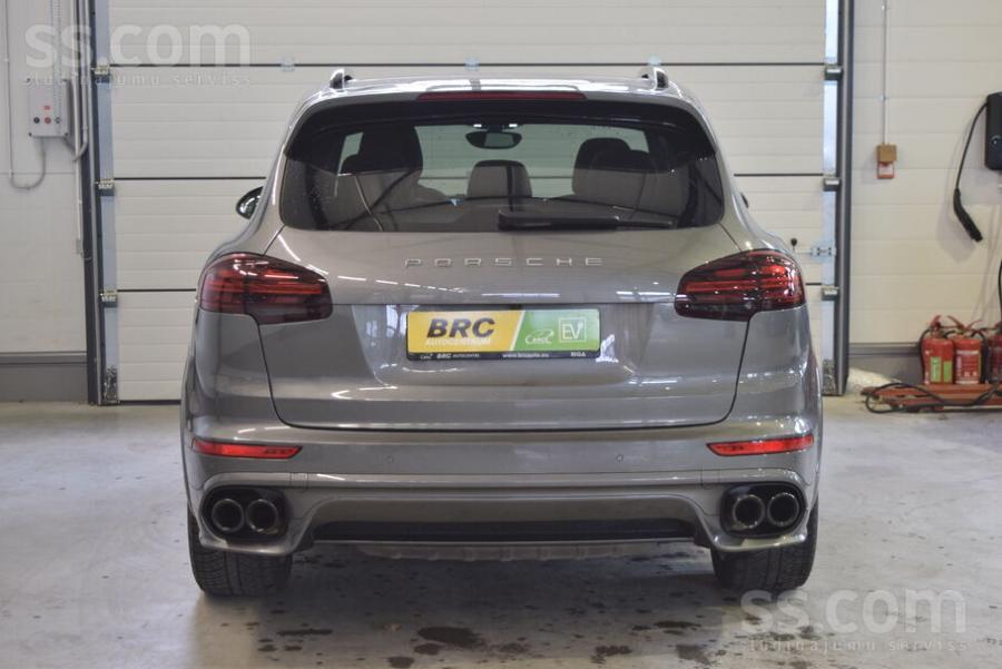 Pelēks Porsche Cayenne 2016 Rīga, ar dzinēja tilpumu 3.00 L un nobraukumu 109 tūkst. km par 39500 €, foto 5 vietnē AUTOMOTO.COM.LV