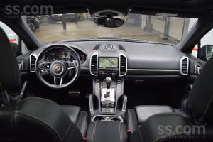 Pelēks Porsche Cayenne 2016 Rīga, ar dzinēja tilpumu 3.00 L un nobraukumu 109 tūkst. km par 39500 €, foto 7 vietnē AUTOMOTO.COM.LV