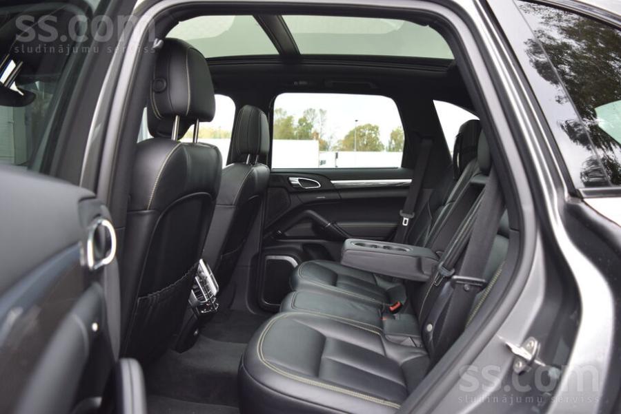 Pelēks Porsche Cayenne 2016 Rīga, ar dzinēja tilpumu 3.00 L un nobraukumu 109 tūkst. km par 39500 €, foto 9 vietnē AUTOMOTO.COM.LV
