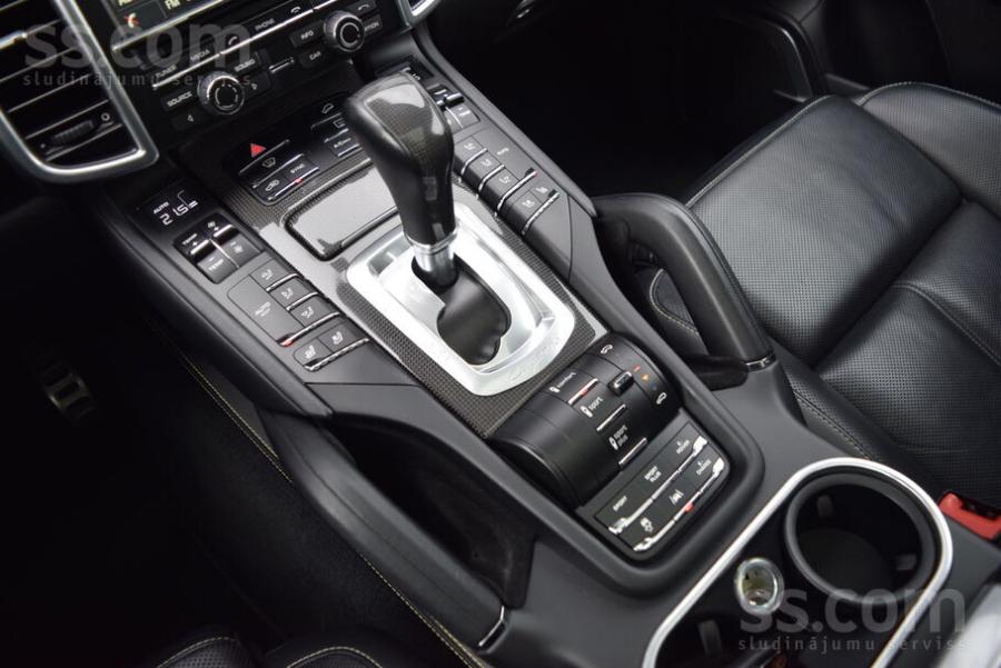 Pelēks Porsche Cayenne 2016 Rīga, ar dzinēja tilpumu 3.00 L un nobraukumu 109 tūkst. km par 39500 €, foto 11 vietnē AUTOMOTO.COM.LV