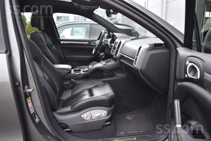 Pelēks Porsche Cayenne 2016 Rīga, ar dzinēja tilpumu 3.00 L un nobraukumu 109 tūkst. km par 39500 €, foto 15 vietnē AUTOMOTO.COM.LV