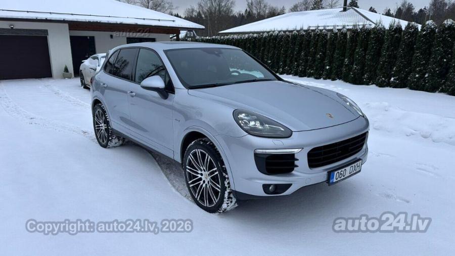 Grey Porsche Cayenne 2017 in Tallinn, with an engine capacity of 3.00 L and mileage of 145 thousand km for 34490 €, photo 2 on AUTOMOTO.COM.LV