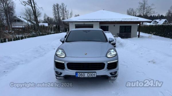 Pelēks Porsche Cayenne 2017 Tallina, ar dzinēja tilpumu 3.00 L un nobraukumu 145 tūkst. km par 34490 €, foto 3 vietnē AUTOMOTO.COM.LV