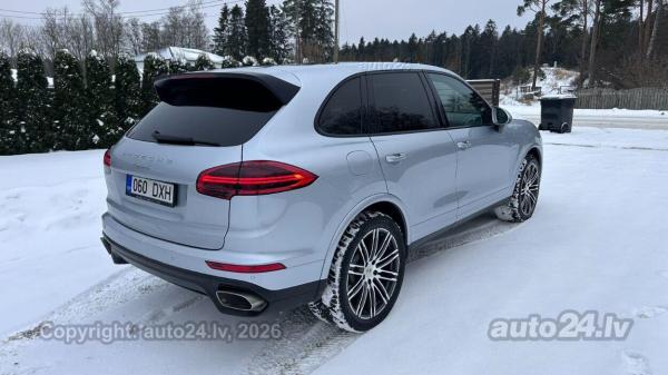 Pelēks Porsche Cayenne 2017 Tallina, ar dzinēja tilpumu 3.00 L un nobraukumu 145 tūkst. km par 34490 €, foto 5 vietnē AUTOMOTO.COM.LV