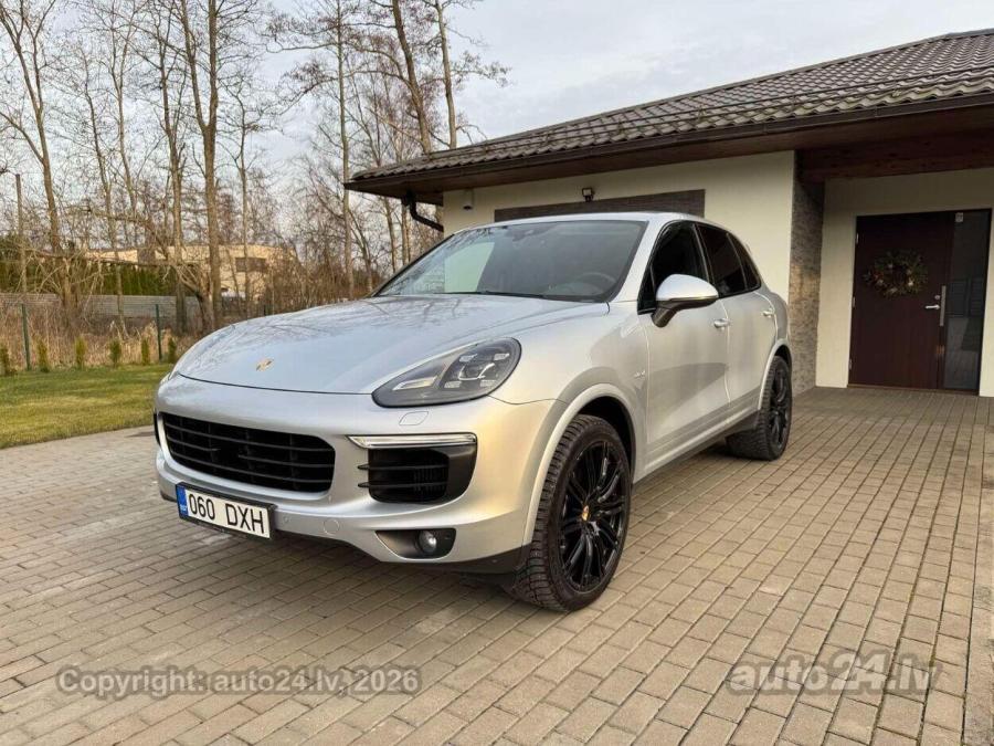 Grey Porsche Cayenne 2017 in Tallinn, with an engine capacity of 3.00 L and mileage of 145 thousand km for 34490 €, photo 9 on AUTOMOTO.COM.LV