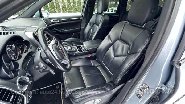 Pelēks Porsche Cayenne 2017 Tallina, ar dzinēja tilpumu 3.00 L un nobraukumu 145 tūkst. km par 34490 €, foto 11 vietnē AUTOMOTO.COM.LV
