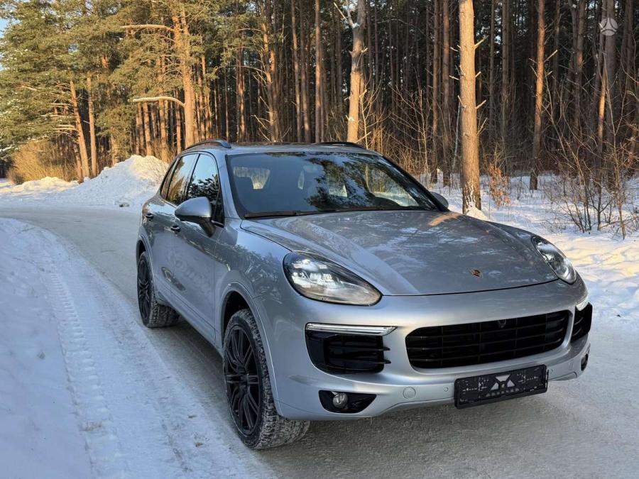 Pelēks Porsche Cayenne 2017 Kauņa, ar dzinēja tilpumu 3.60 L un nobraukumu 108 tūkst. km par 21500 €, foto 3 vietnē AUTOMOTO.COM.LV