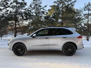 Pelēks Porsche Cayenne 2017 Kauņa, ar dzinēja tilpumu 3.60 L un nobraukumu 108 tūkst. km par 21500 €, foto 4 vietnē AUTOMOTO.COM.LV