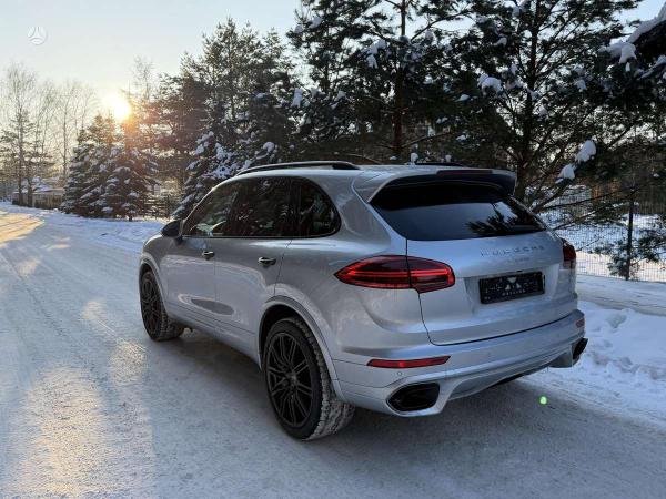 Pelēks Porsche Cayenne 2017 Kauņa, ar dzinēja tilpumu 3.60 L un nobraukumu 108 tūkst. km par 21500 €, foto 5 vietnē AUTOMOTO.COM.LV