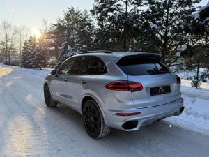 Pelēks Porsche Cayenne 2017 Kauņa, ar dzinēja tilpumu 3.60 L un nobraukumu 108 tūkst. km par 21500 €, foto 5 vietnē AUTOMOTO.COM.LV