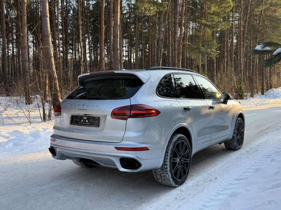Pelēks Porsche Cayenne 2017 Kauņa, ar dzinēja tilpumu 3.60 L un nobraukumu 108 tūkst. km par 21500 €, foto 7 vietnē AUTOMOTO.COM.LV