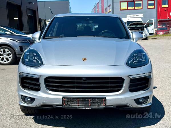 Grey Porsche Cayenne 2017 in Tallinn, with an engine capacity of 3.00 L and mileage of 124 thousand km for 37900 €, photo 2 on AUTOMOTO.COM.LV