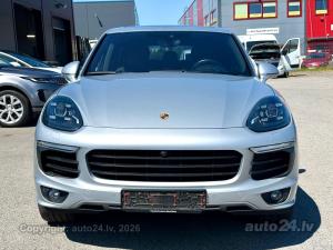 Grey Porsche Cayenne 2017 in Tallinn, with an engine capacity of 3.00 L and mileage of 124 thousand km for 37900 €, photo 3 on AUTOMOTO.COM.LV