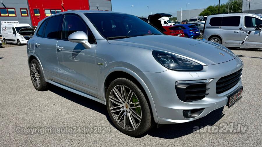 Grey Porsche Cayenne 2017 in Tallinn, with an engine capacity of 3.00 L and mileage of 124 thousand km for 37900 €, photo 5 on AUTOMOTO.COM.LV