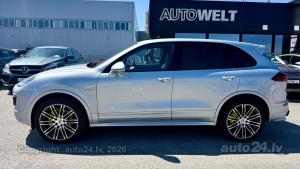 Grey Porsche Cayenne 2017 in Tallinn, with an engine capacity of 3.00 L and mileage of 124 thousand km for 37900 €, photo 7 on AUTOMOTO.COM.LV