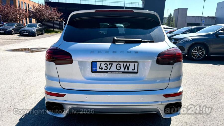 Grey Porsche Cayenne 2017 in Tallinn, with an engine capacity of 3.00 L and mileage of 124 thousand km for 37900 €, photo 8 on AUTOMOTO.COM.LV