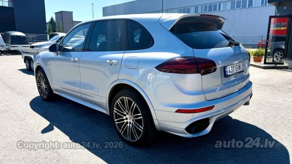 Grey Porsche Cayenne 2017 in Tallinn, with an engine capacity of 3.00 L and mileage of 124 thousand km for 37900 €, photo 9 on AUTOMOTO.COM.LV
