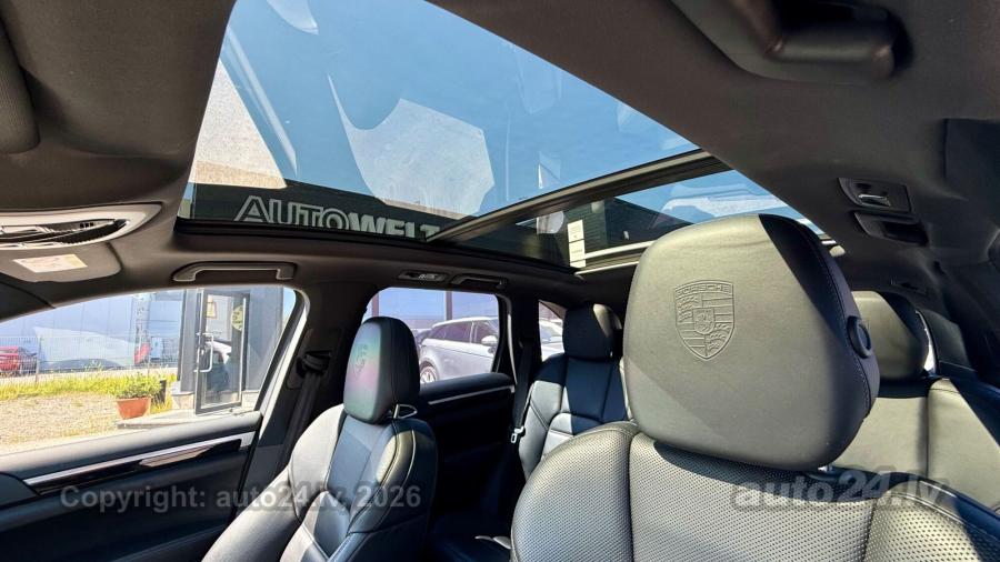 Grey Porsche Cayenne 2017 in Tallinn, with an engine capacity of 3.00 L and mileage of 124 thousand km for 37900 €, photo 12 on AUTOMOTO.COM.LV