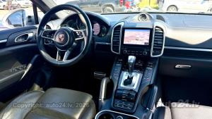 Grey Porsche Cayenne 2017 in Tallinn, with an engine capacity of 3.00 L and mileage of 124 thousand km for 37900 €, photo 13 on AUTOMOTO.COM.LV