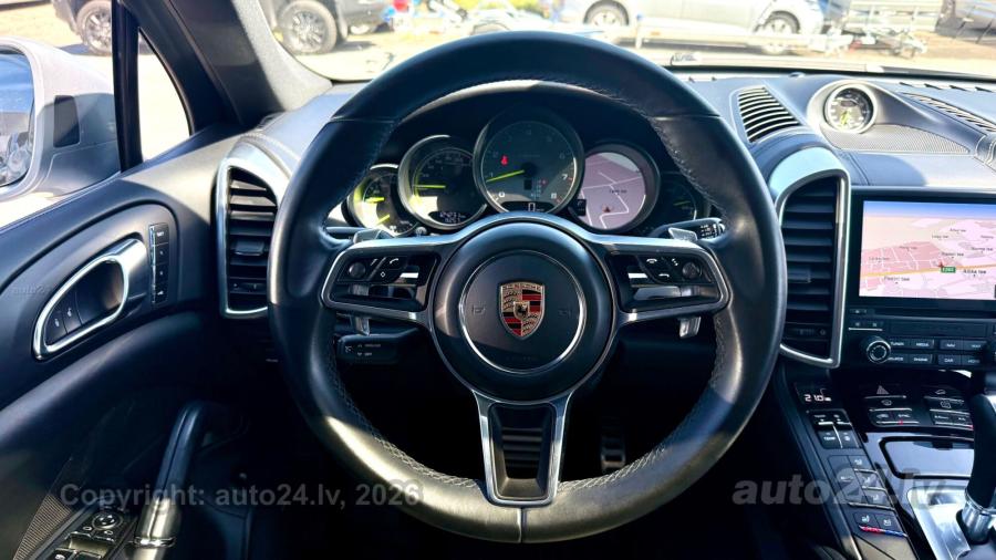 Grey Porsche Cayenne 2017 in Tallinn, with an engine capacity of 3.00 L and mileage of 124 thousand km for 37900 €, photo 14 on AUTOMOTO.COM.LV