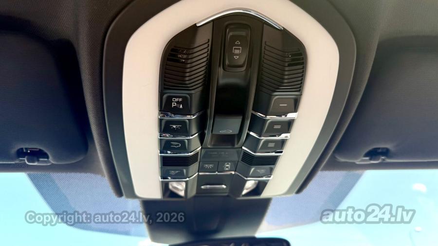 Grey Porsche Cayenne 2017 in Tallinn, with an engine capacity of 3.00 L and mileage of 124 thousand km for 37900 €, photo 16 on AUTOMOTO.COM.LV