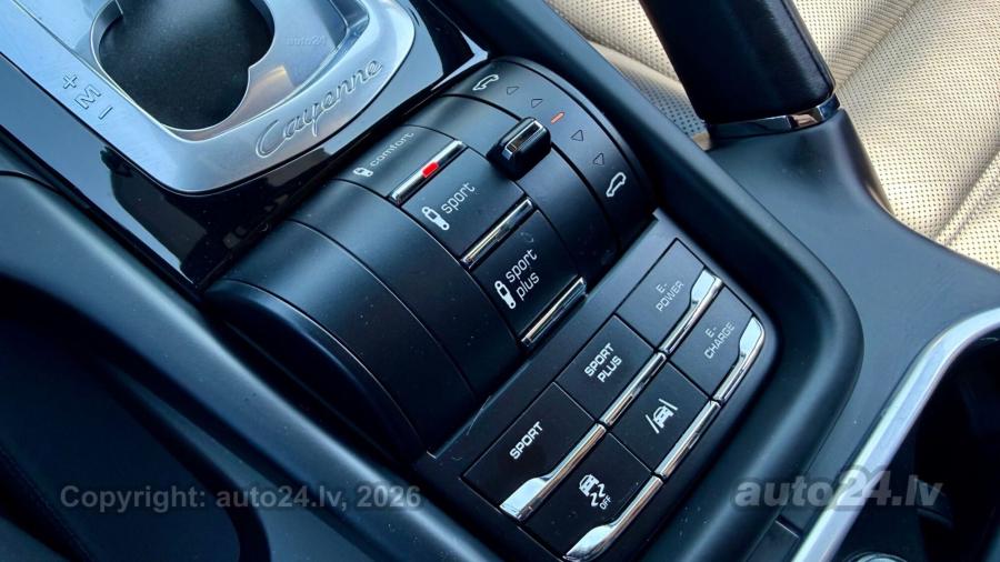 Grey Porsche Cayenne 2017 in Tallinn, with an engine capacity of 3.00 L and mileage of 124 thousand km for 37900 €, photo 17 on AUTOMOTO.COM.LV