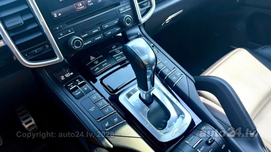 Grey Porsche Cayenne 2017 in Tallinn, with an engine capacity of 3.00 L and mileage of 124 thousand km for 37900 €, photo 21 on AUTOMOTO.COM.LV