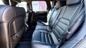 Grey Porsche Cayenne 2017 in Tallinn, with an engine capacity of 3.00 L and mileage of 124 thousand km for 37900 €, photo 25 on AUTOMOTO.COM.LV