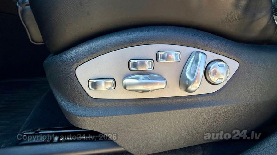 Grey Porsche Cayenne 2017 in Tallinn, with an engine capacity of 3.00 L and mileage of 124 thousand km for 37900 €, photo 26 on AUTOMOTO.COM.LV