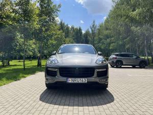 Grey Porsche Cayenne 2017 in Panevezys, with an engine capacity of 3.60 L and mileage of 251 thousand km for 27400 €, photo 3 on AUTOMOTO.COM.LV