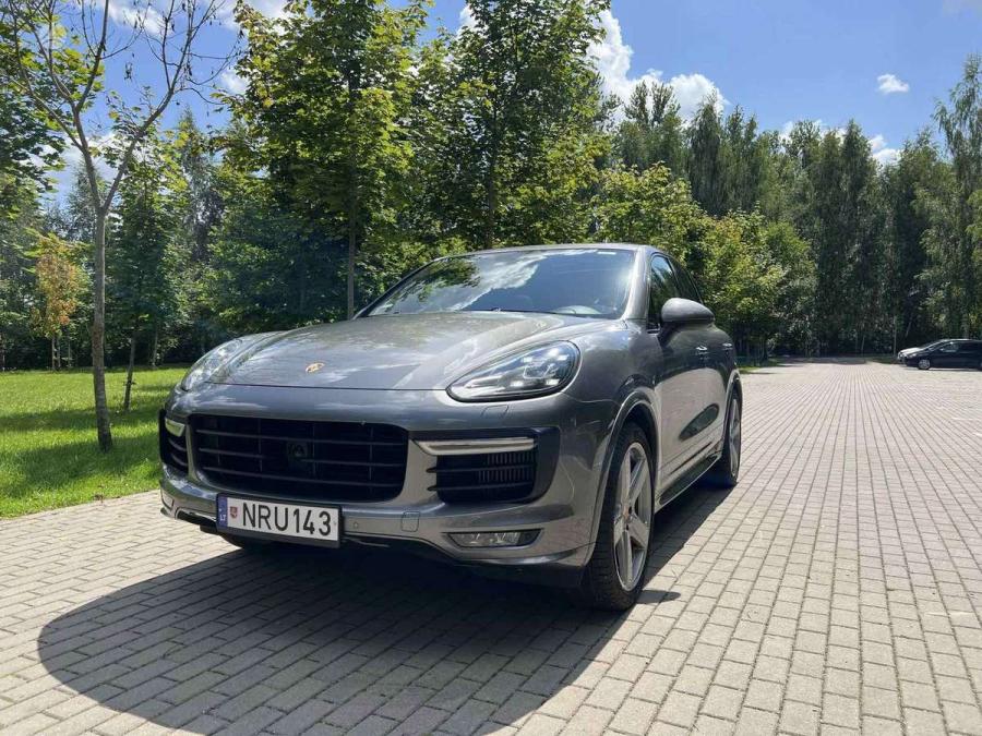 Grey Porsche Cayenne 2017 in Panevezys, with an engine capacity of 3.60 L and mileage of 251 thousand km for 27400 €, photo 4 on AUTOMOTO.COM.LV