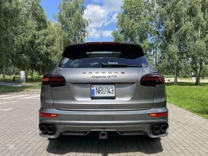 Grey Porsche Cayenne 2017 in Panevezys, with an engine capacity of 3.60 L and mileage of 251 thousand km for 27400 €, photo 8 on AUTOMOTO.COM.LV