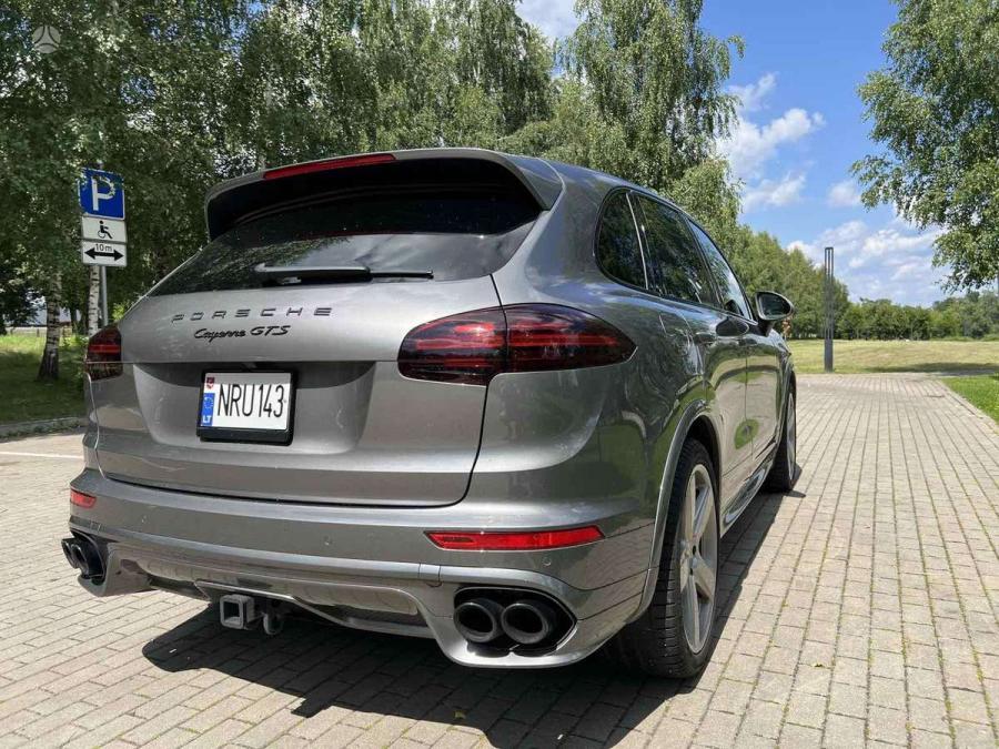Grey Porsche Cayenne 2017 in Panevezys, with an engine capacity of 3.60 L and mileage of 251 thousand km for 27400 €, photo 9 on AUTOMOTO.COM.LV