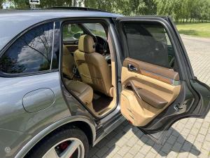 Grey Porsche Cayenne 2017 in Panevezys, with an engine capacity of 3.60 L and mileage of 251 thousand km for 27400 €, photo 18 on AUTOMOTO.COM.LV