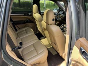 Grey Porsche Cayenne 2017 in Panevezys, with an engine capacity of 3.60 L and mileage of 251 thousand km for 27400 €, photo 19 on AUTOMOTO.COM.LV