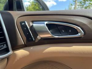 Grey Porsche Cayenne 2017 in Panevezys, with an engine capacity of 3.60 L and mileage of 251 thousand km for 27400 €, photo 22 on AUTOMOTO.COM.LV