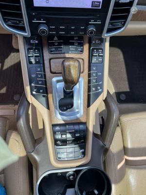 Grey Porsche Cayenne 2017 in Panevezys, with an engine capacity of 3.60 L and mileage of 251 thousand km for 27400 €, photo 24 on AUTOMOTO.COM.LV