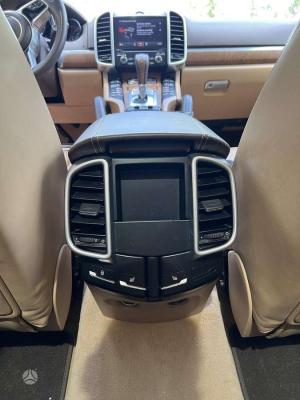 Grey Porsche Cayenne 2017 in Panevezys, with an engine capacity of 3.60 L and mileage of 251 thousand km for 27400 €, photo 27 on AUTOMOTO.COM.LV